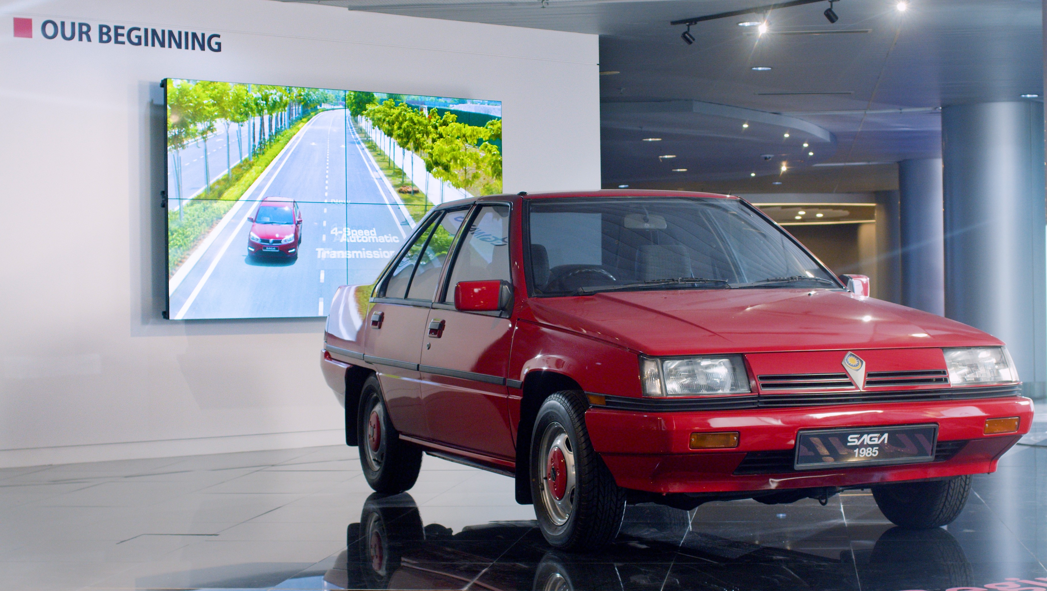 Proton lancar Galeri Inspirasi dilengkapi model kereta nasional di ...